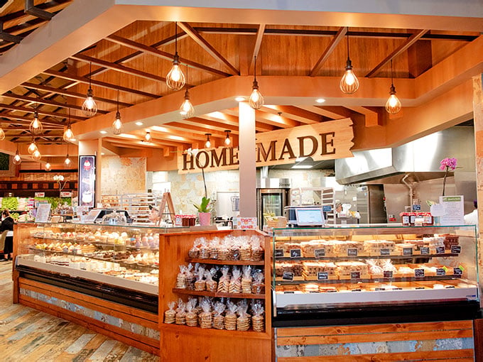 Store Made This 2-Story Grocery Store In Florida Has 3 Bars, Restaurants, And ...