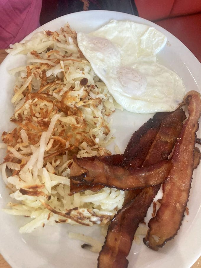 Hash Mark Glass This Tiny Michigan Breakfast Joint Draws Crowds So Big You'd Think They ...