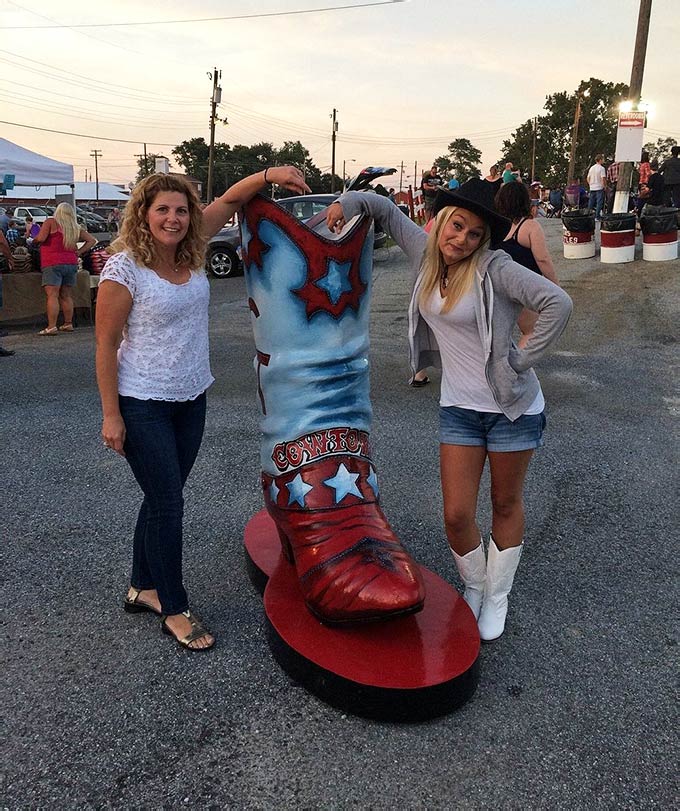 You'd Never Guess The Oldest Weekly Rodeo In America Has Been Running ...