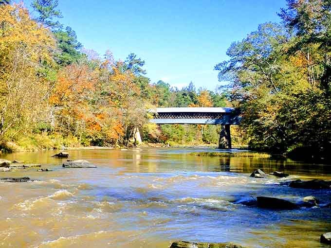 The Gorgeous Covered Bridge In Alabama That Makes For An Unforgettable ...