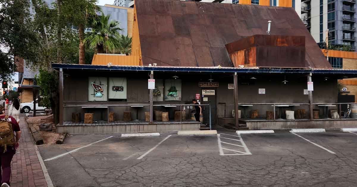 The 54-Year-Old Burger Joint In Arizona That Will Make You Feel Like You Found Heaven