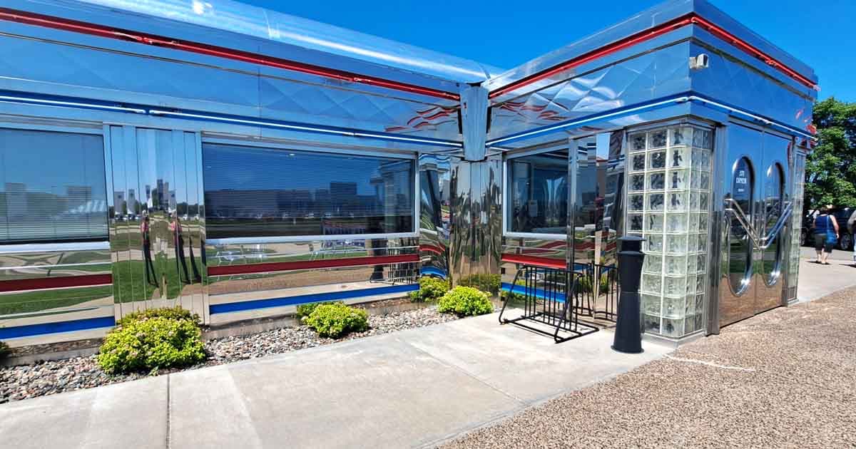 The Breakfast At This Iconic Minnesota Diner Is So Good People Drive ...