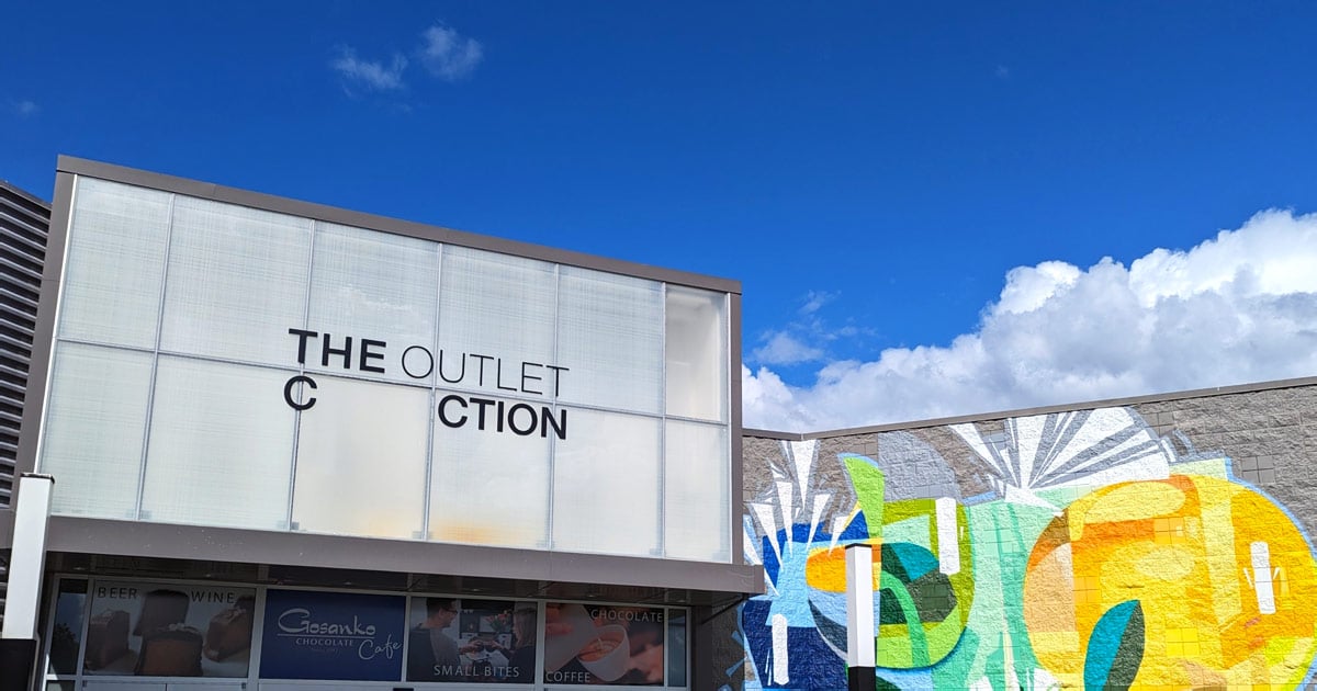 You Could Spend All Day At This Gigantic Outlet Mall In Washington And Still Not See It All