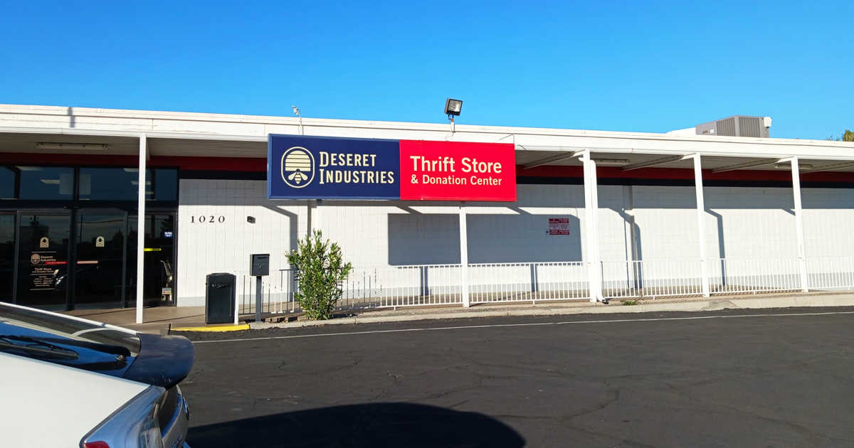 The Most Incredible Arizona Thrift Store Will Let You Stuff Your Backseat Full Of Deals For Only $35