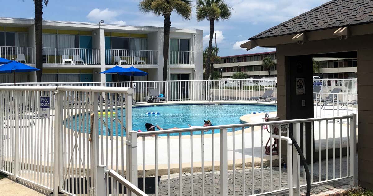 Mini Pool Endless Take A Trip Back In Time At This Groovy Retro Motel In South Carolina