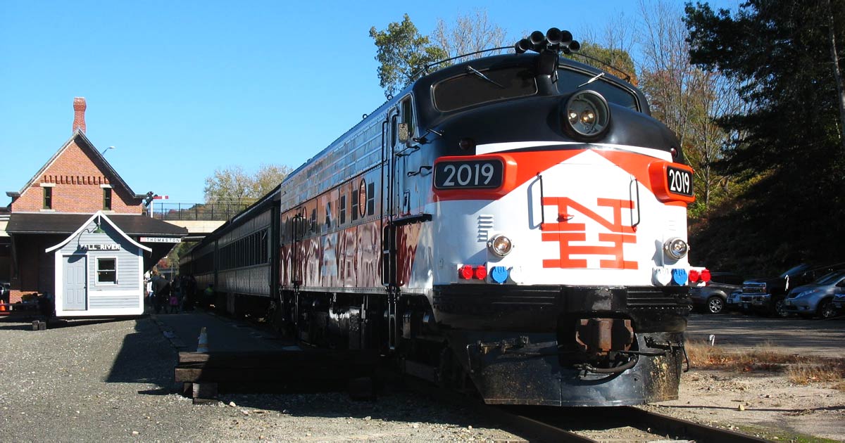 This Unforgettable Connecticut Train Ride Takes You Through The Most ...