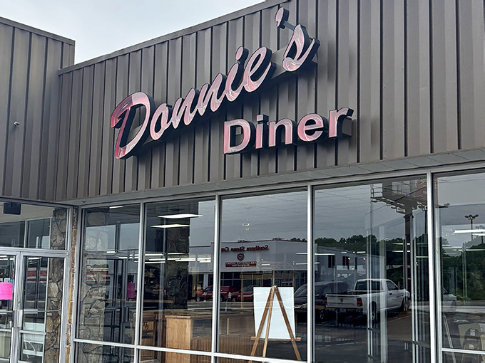 Step Into This Classic Missouri Diner And You'll Feel Like It's 1955 Again