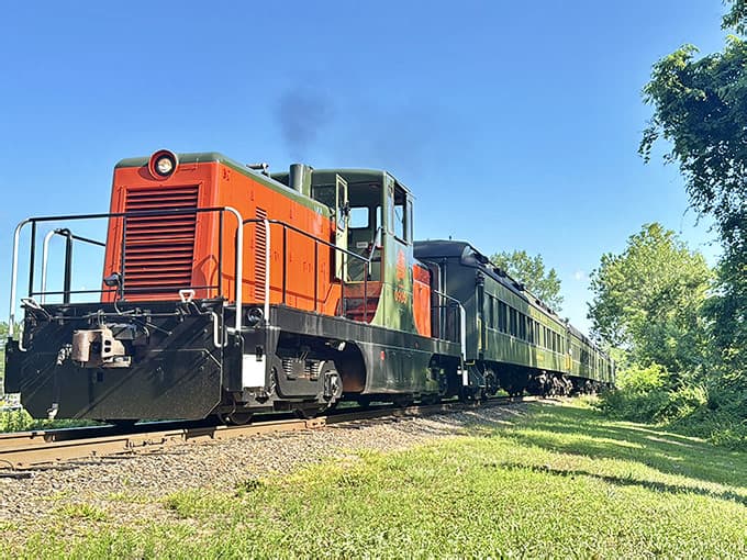Take The Whole Family On This Breathtaking Scenic Train Ride Through ...