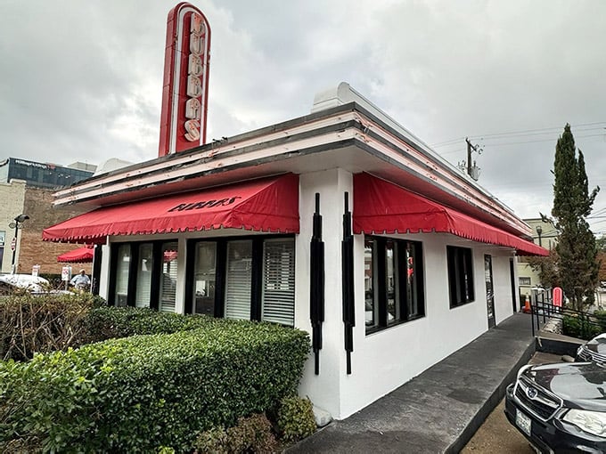 You'll Happily Drive Hours Just For The Fried Chicken At This Modest ...