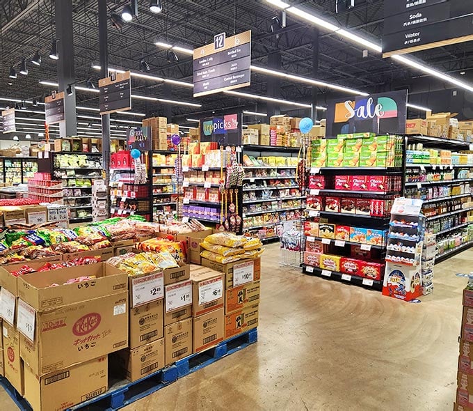 You Could Spend Hours Getting Lost In This Huge International Market In ...