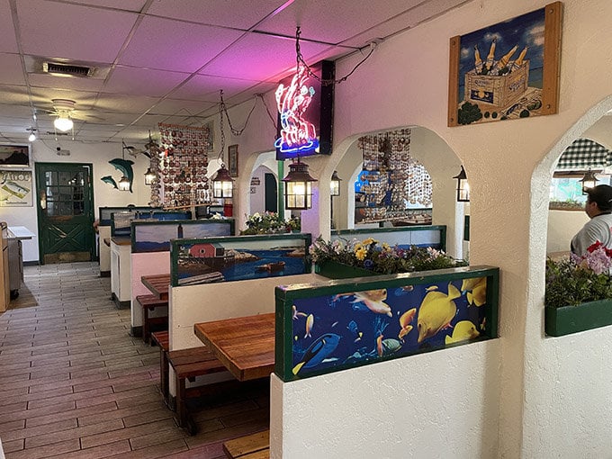 This Hole-In-The-Wall Seafood Spot In Arizona Serves The Best Fish And ...
