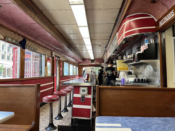 Legendary Curve Visit The Legendary Minnesota Diner That Has Been A Favorite Celebrity ...