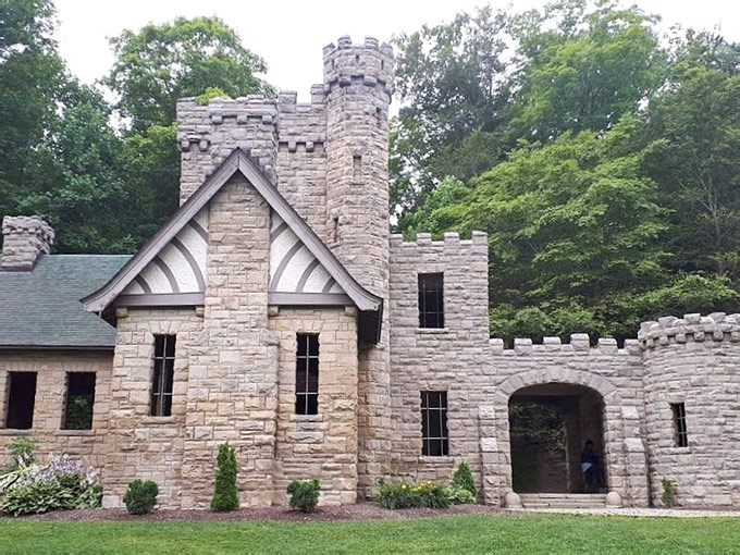 This Hidden Castle In Ohio Is Straight Out Of A Real-Life Game Of Thrones