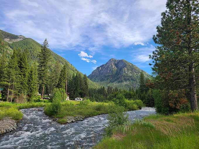 Magnification Call Out This Overlooked Oregon State Park Has Breathtaking Views And Almost No ...