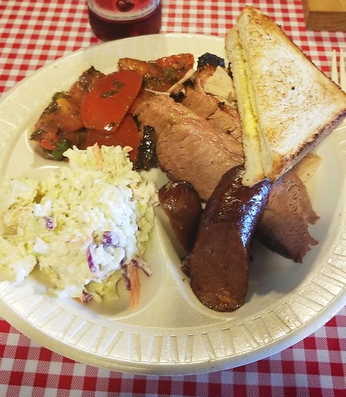 This Unassuming Minnesota BBQ Joint Serves Up The Best Brisket You'll ...