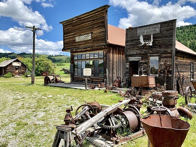 Old Rusted Texture This Eerie Ghost Town In Washington Is So Mysterious, It Belongs In The ...