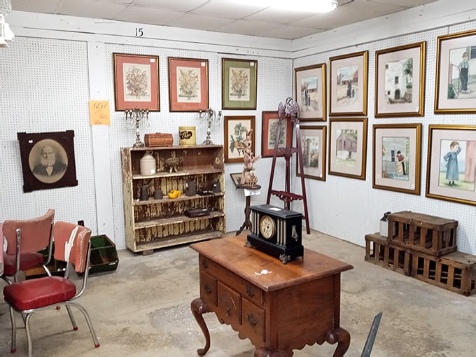The Massive Antique Mall In Pennsylvania Is Like A Real Life Time ...