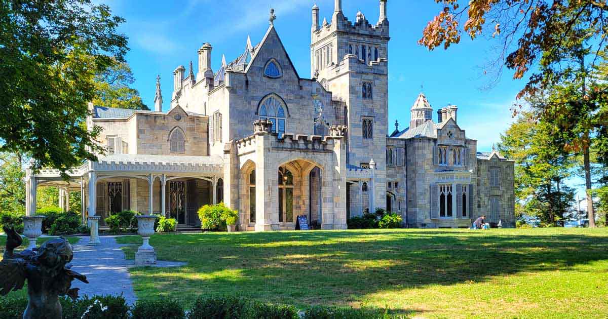 This Enchanting Gothic Castle In New York Belongs In A Disney Princess ...
