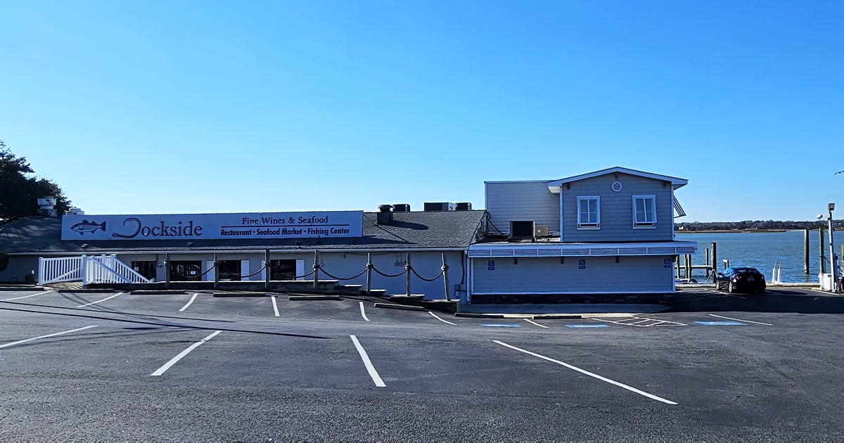 Drop Everything And Drive To This Legendary Seafood Restaurant That All ...