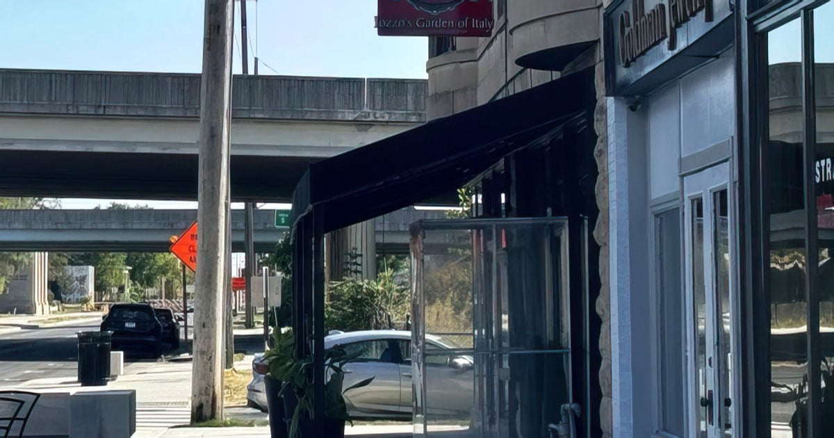 Experience The Italian Restaurant In Indiana That Has Kept Loyal Fans Coming Back For Years