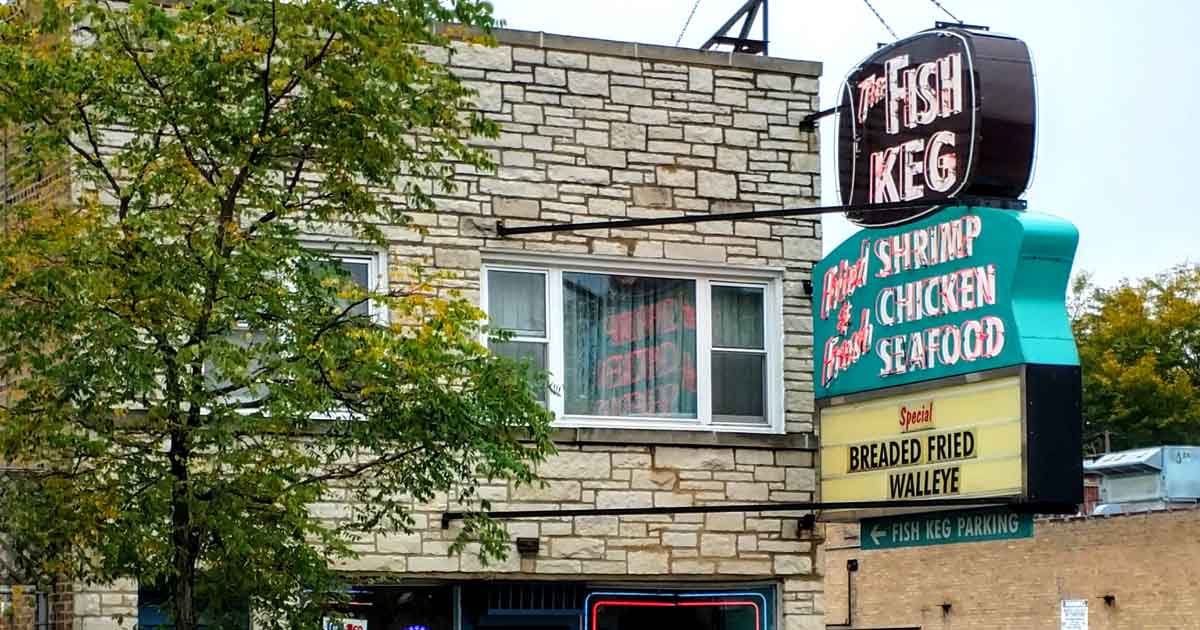 This One-Of-A-Kind Seafood Restaurant In Illinois Serves Up The Freshest Fried Fish Around