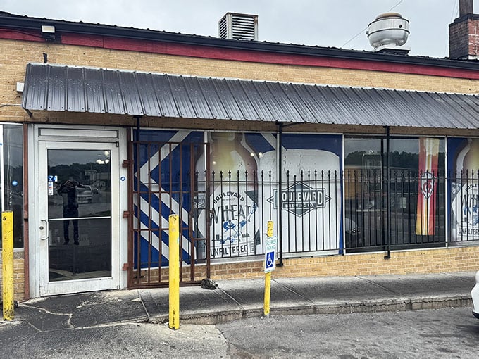 One Low Key Building This Low-Key Restaurant In Missouri Has Foodies Driving From Miles ...