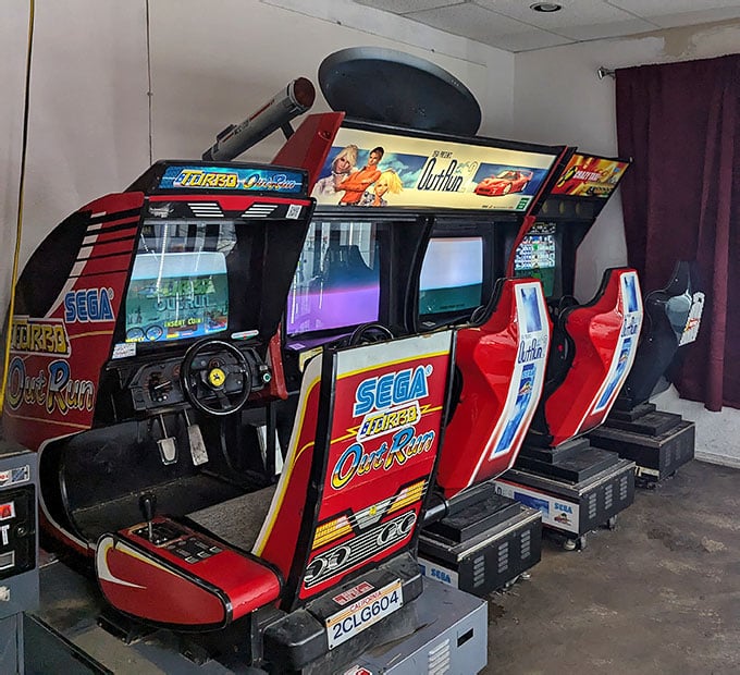 Red Hot Arcade Machine This Arizona Arcade With 135 Vintage Games Will Transport You Back To ...